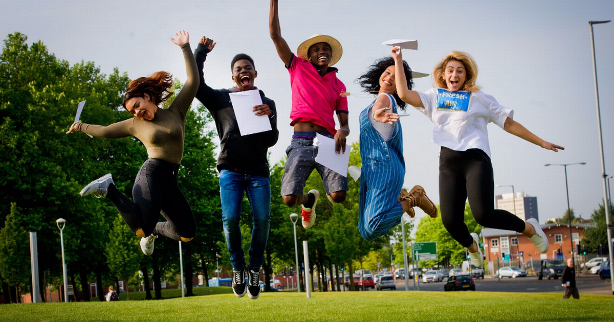 Paper Helium Day – uneasywords